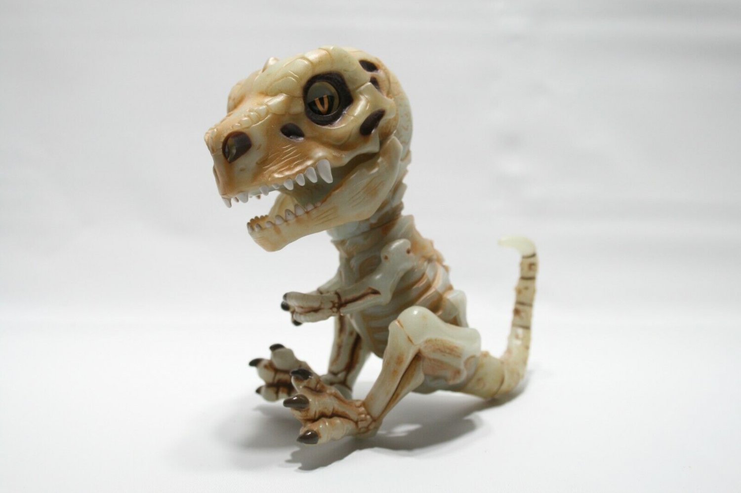 WowWee Untamed Skeleton T-Rex by Fingerlings Doom Dinosaur Glow In The Dark