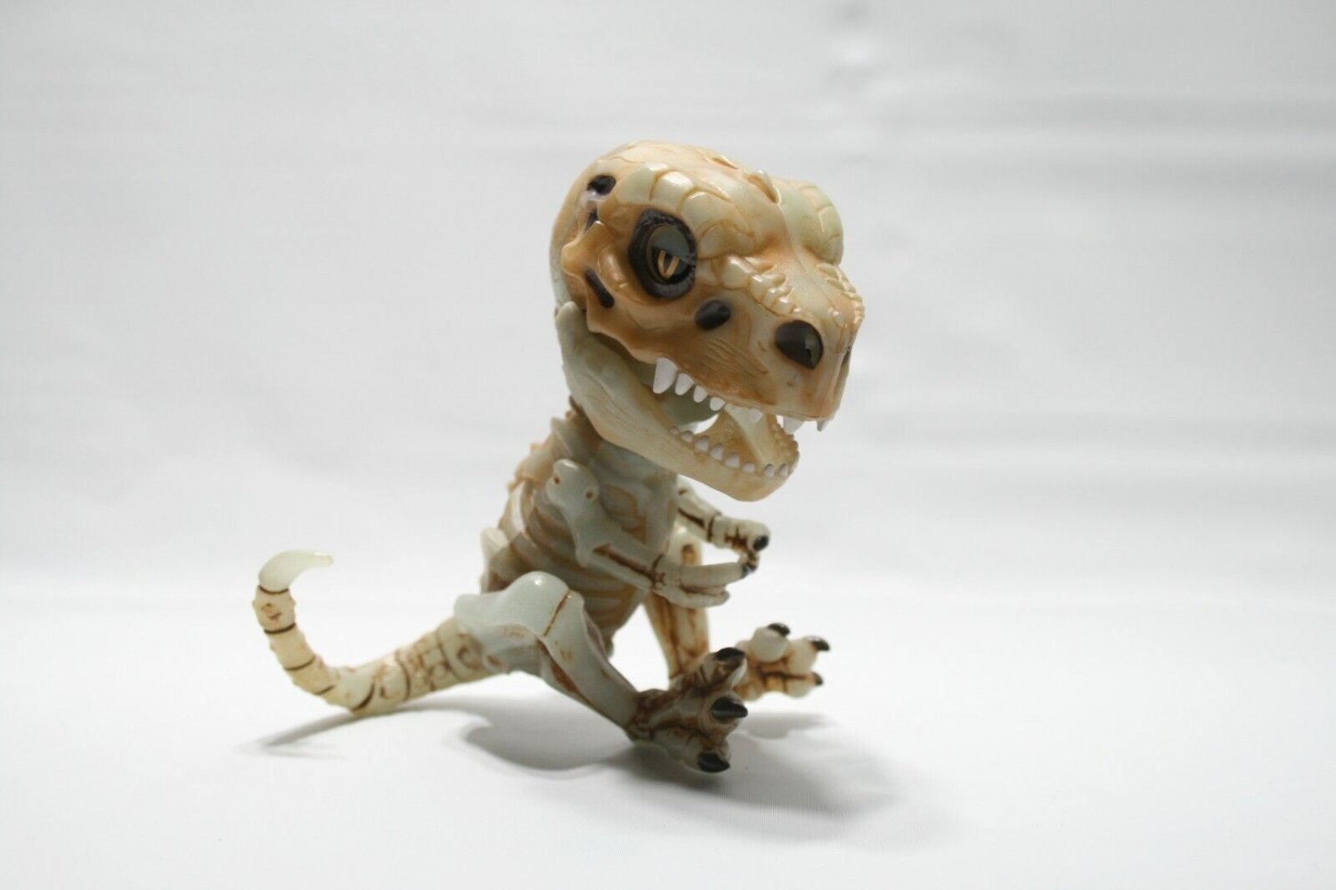 WowWee Untamed Skeleton T-Rex by Fingerlings Doom Dinosaur Glow In The Dark