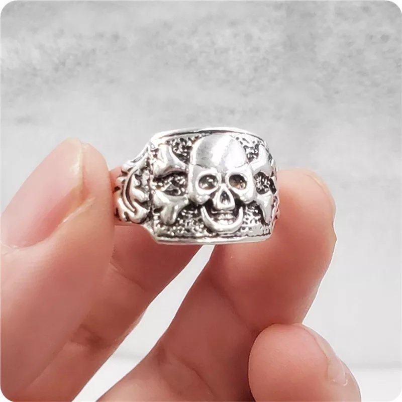 GERMAN WW2-- Skull & Bones Ring - Size 9
