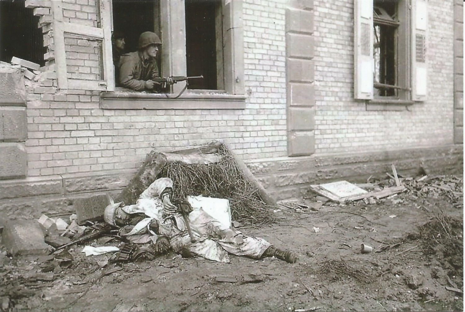 GERMAN WW2 Photo -- Dead German Soldier
