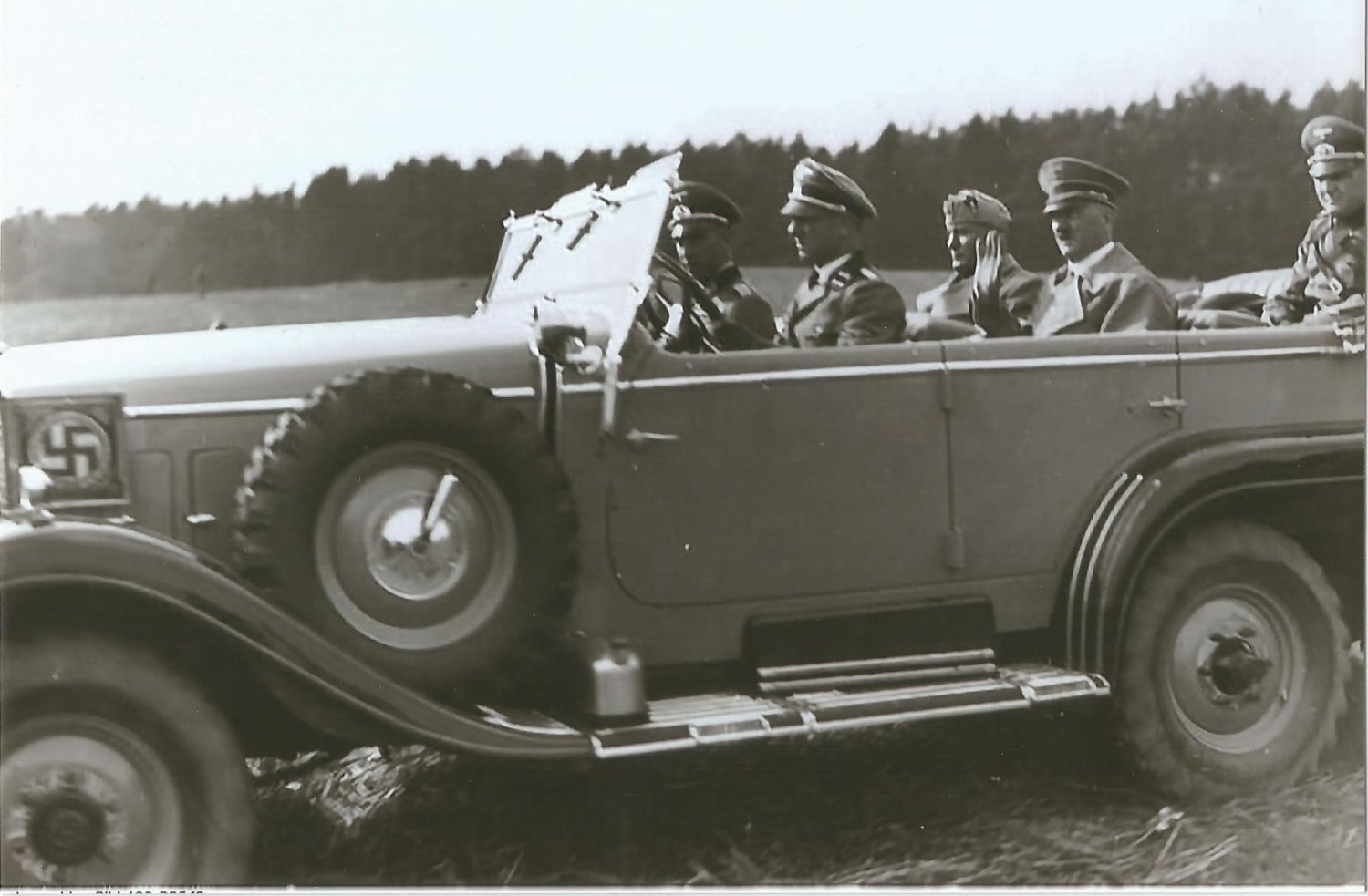 GERMAN WW2 Photo -- Adolf Hitler