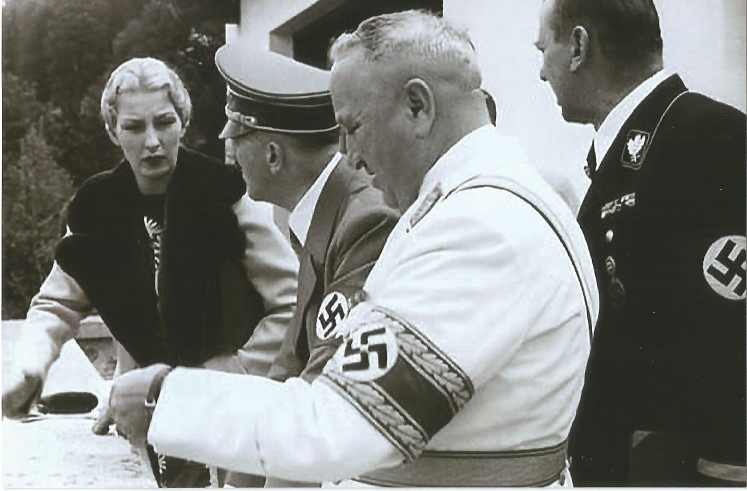 GERMAN WW2 Photo -- Adolf Hitler