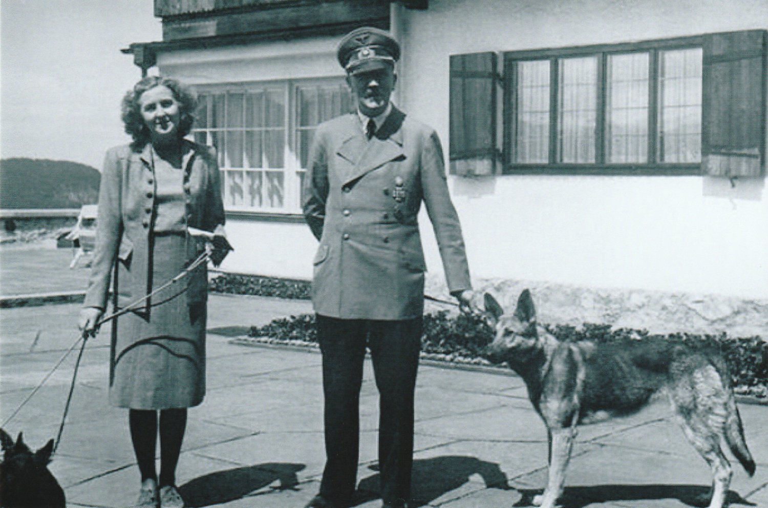 GERMAN WW2 Photo-- Adolf Hitler With Dog Blondi