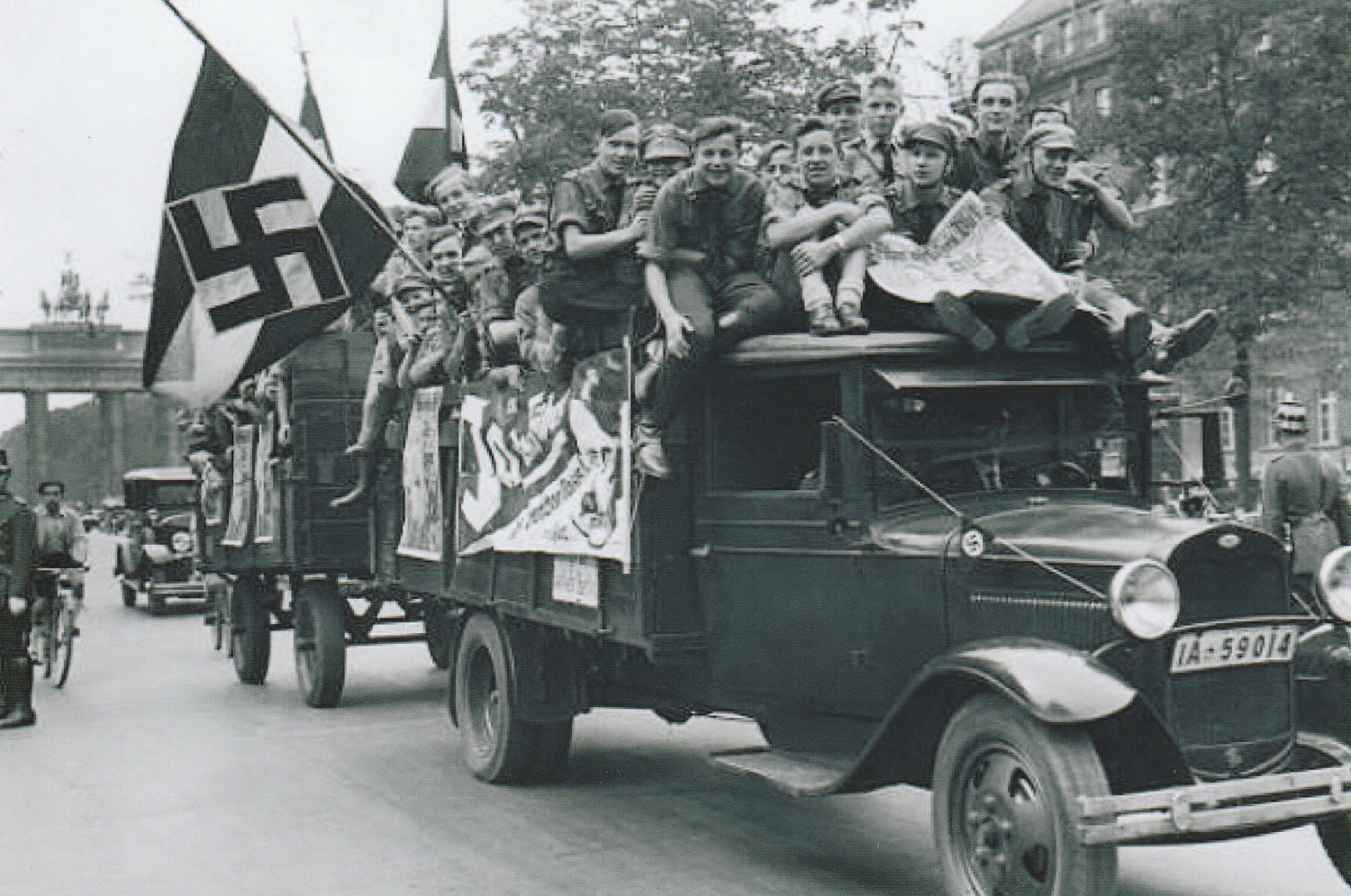 German WW2 photo , Hitler Youth ,, 4 x 6 Inch , Reproduction