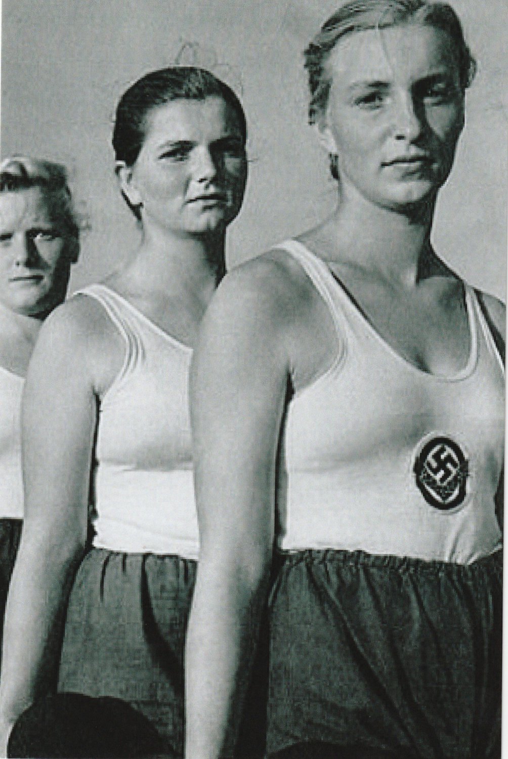 German WW2 photo - Deutscher Mädel League Bdm Girls