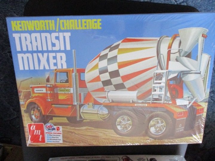 AMT Kenworth / Challenge Transit Cement Mixer Truck 1/25 Scale