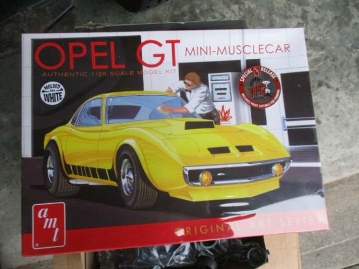 AMT Opel GT Mini Muscle Car 1/25 scale molded in white