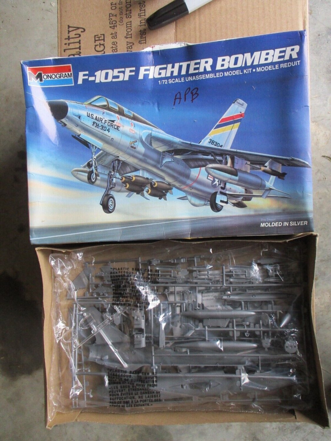 Monogram F-105F Fighter Bomber 1/72 scale