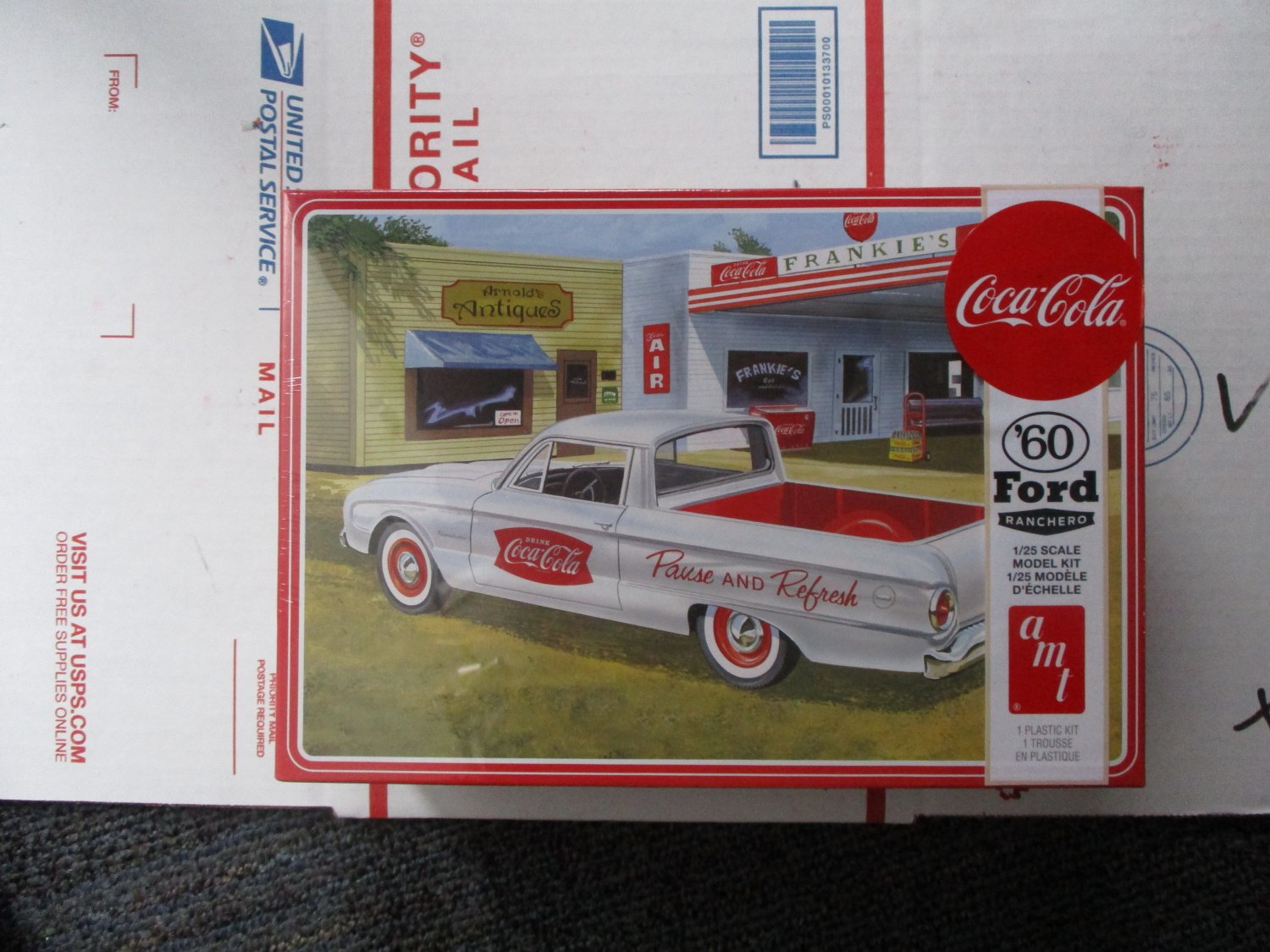 AMT 1960 FORD RANCHERO W-COKE CHEST (COCA-COLA) 1/25 SCALE
