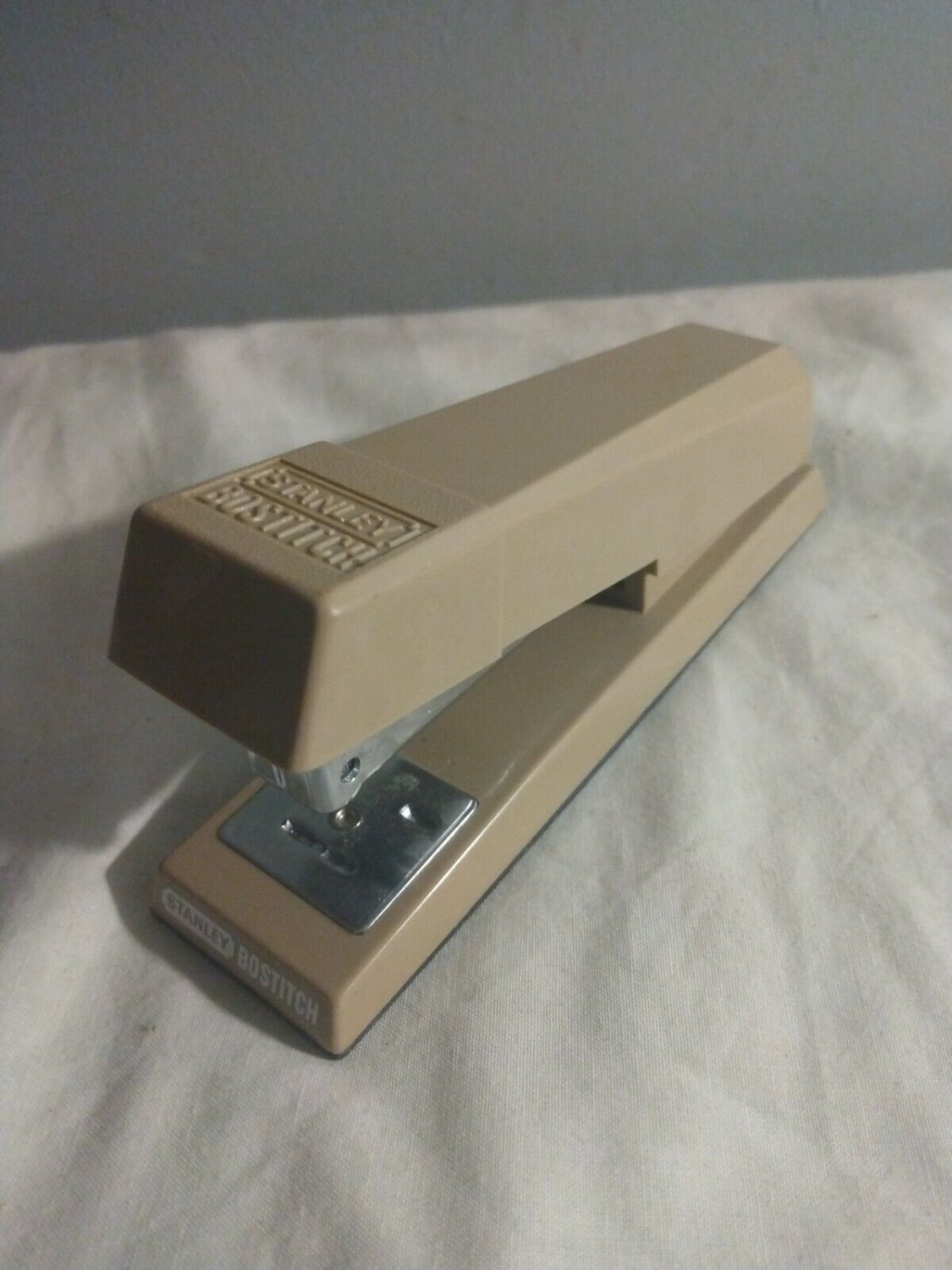 Stanley Bostitch Old Model B600 Off White Desk Stapler With Staples