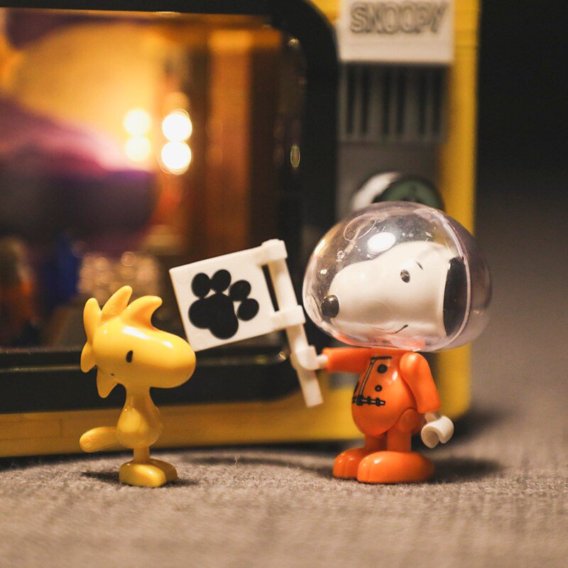 Snoopy Charlie Brown Kawaii Retro Tv Set Assembled Building Blocks with ...