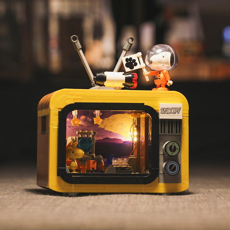 Snoopy Charlie Brown Kawaii Retro Tv Set Assembled Building Blocks with ...