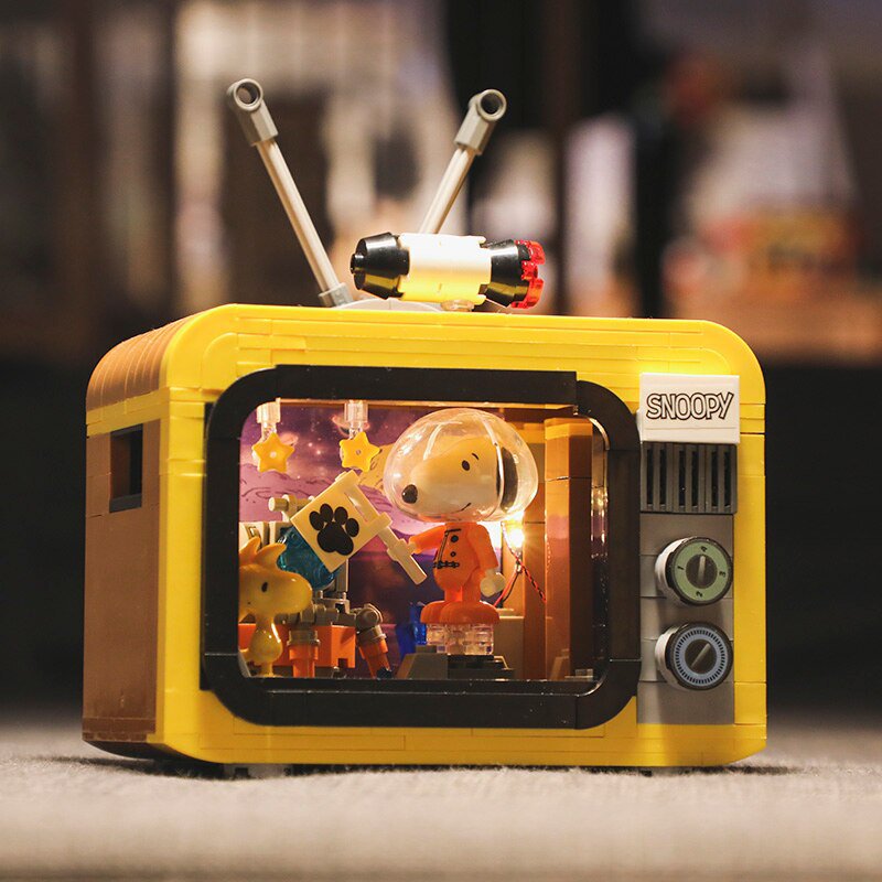 Snoopy Charlie Brown Kawaii Retro Tv Set Assembled Building Blocks with ...
