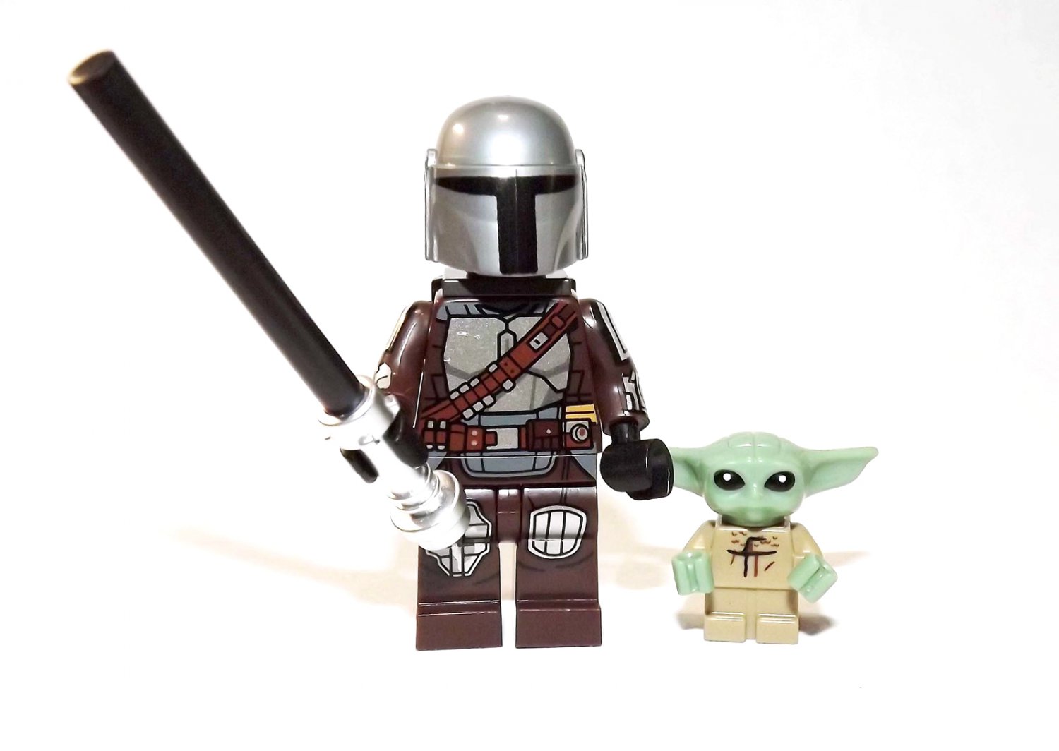 Star Wars Mandalorian Darksaber & Grogu 1 Minifigure Set