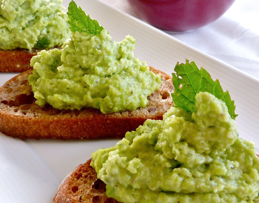 Sale! Italian Heirloom Fava Broad Bean Vicia faba 2 for 1 - 30 Seeds