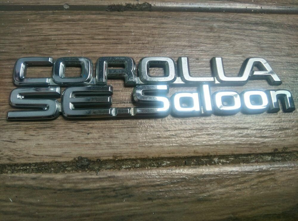Toyota Corolla S.E Saloon 2 Piece Emblem Set
