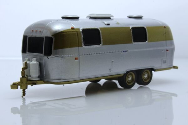 Airstream Land Yacht Camper Gold Travel Trailer Rv 1:64 Scale Diecast Toys
