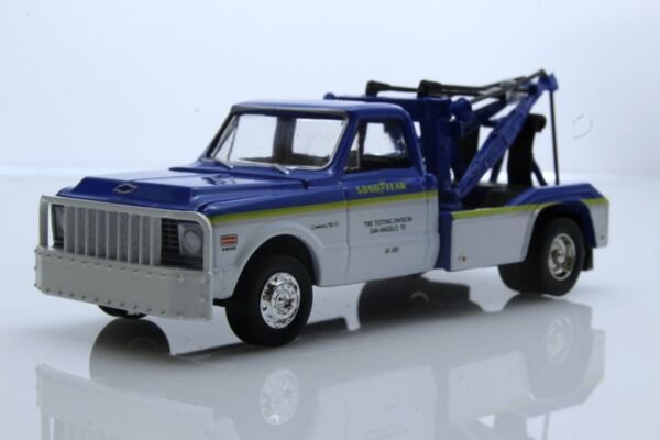 1972 Chevy C-30 Goodyear Tire Wrecker Tow Truck Dually 1:64 Blue ...
