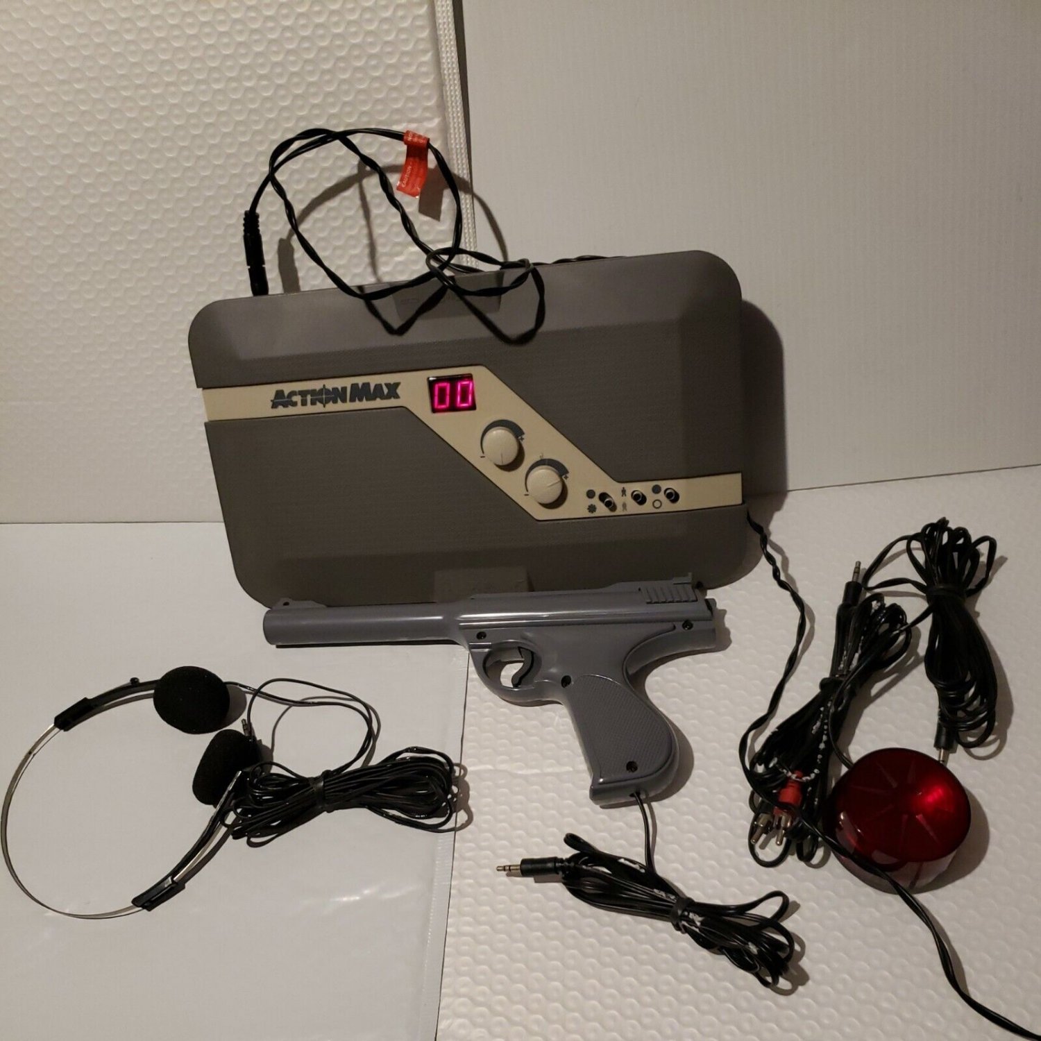 Worlds of Wonder Action Max Video Game System Console Bundle