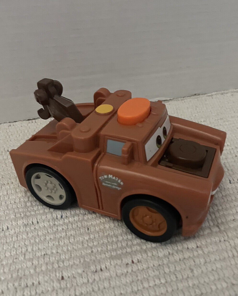 Disney Pixar Cars TOW MATER Tow Truck Talking Flashlight Fisher Price ...