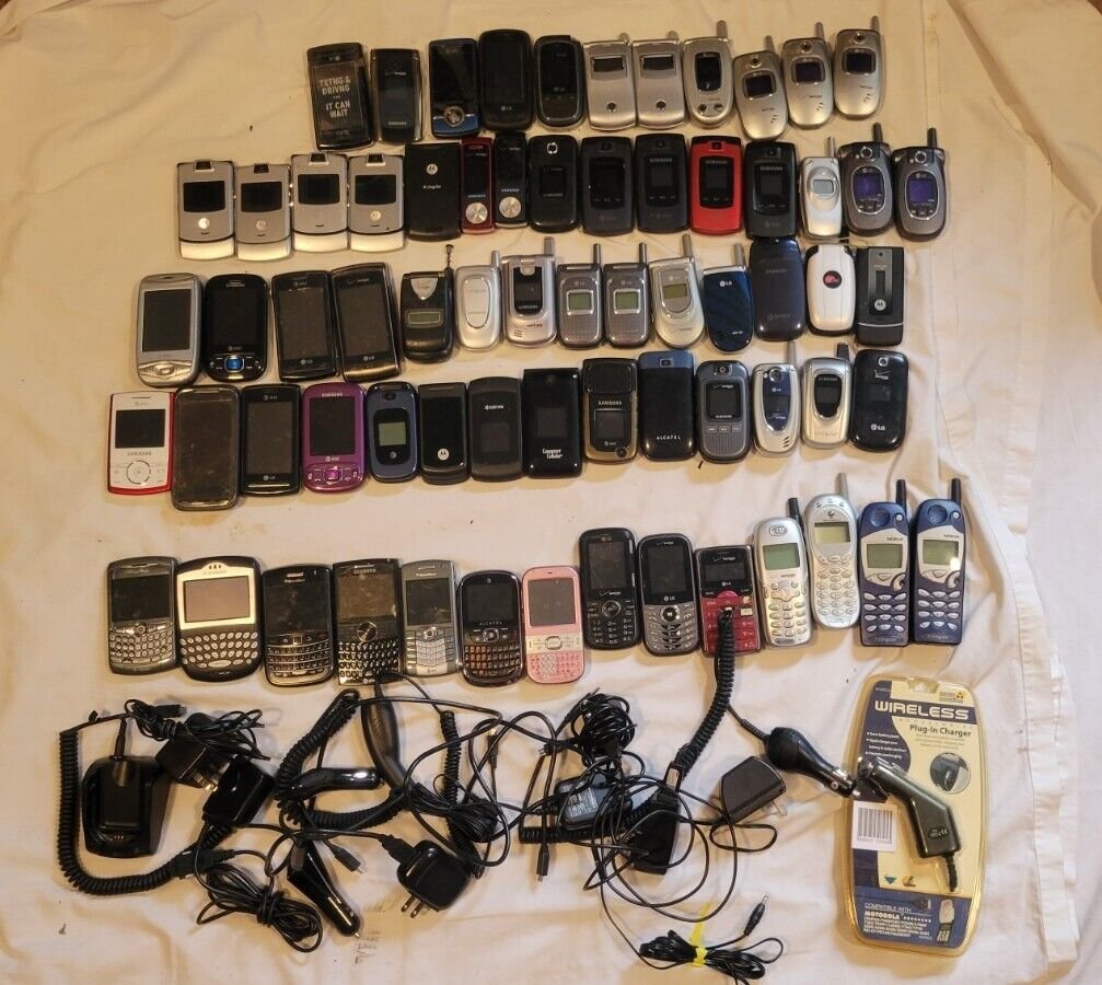 Lot Of 67 vintage Old flip Cell phone bar GSM & CDMA Gold Samsung, LG ...