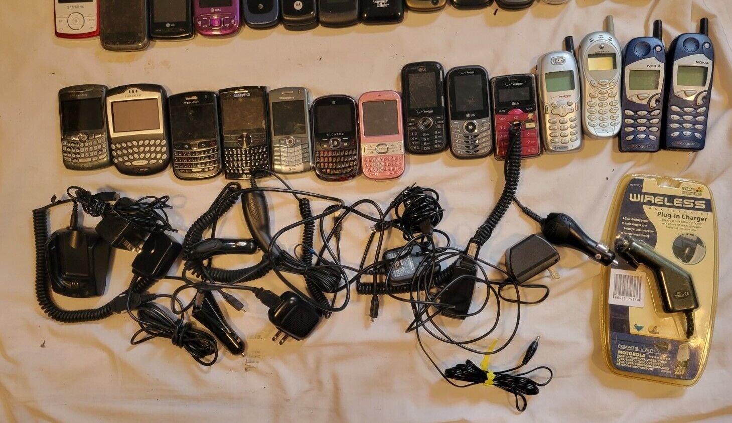 Lot Of 67 vintage Old flip Cell phone bar GSM & CDMA Gold Samsung, LG ...
