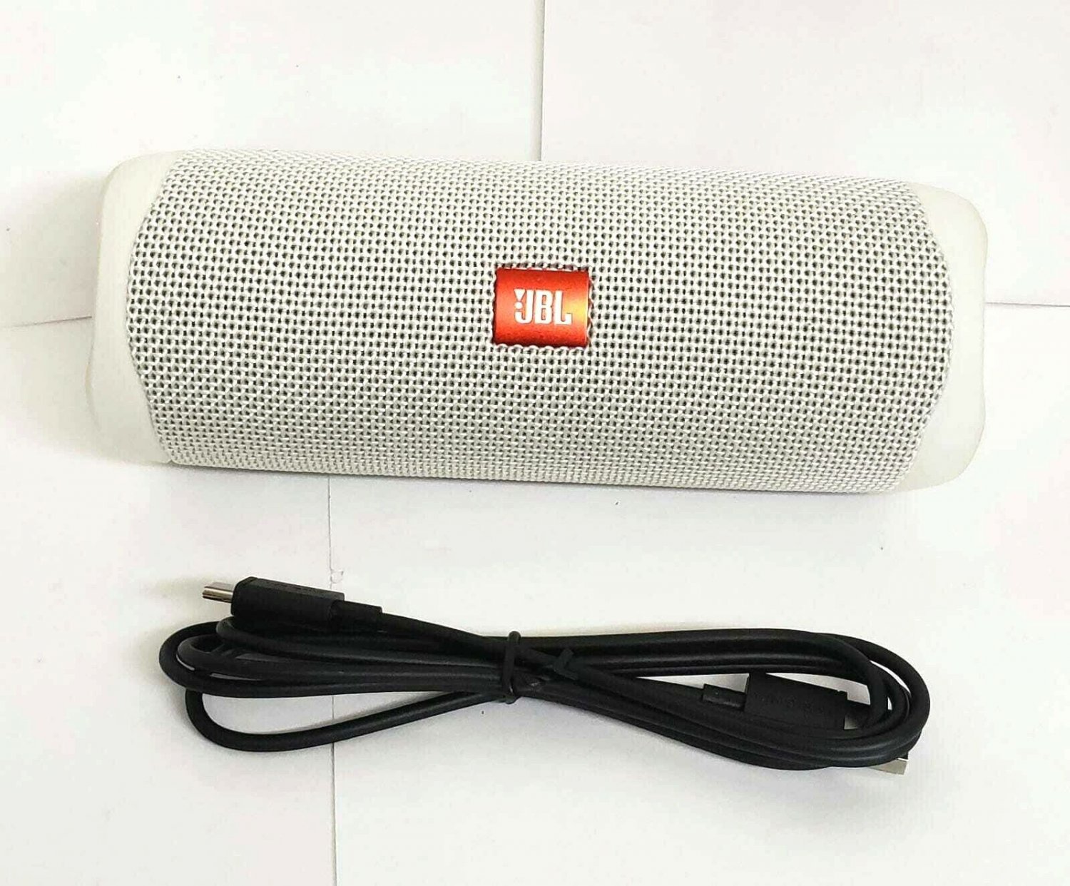 JBL Flip 5 Portable Waterproof Speaker - White Steel #102