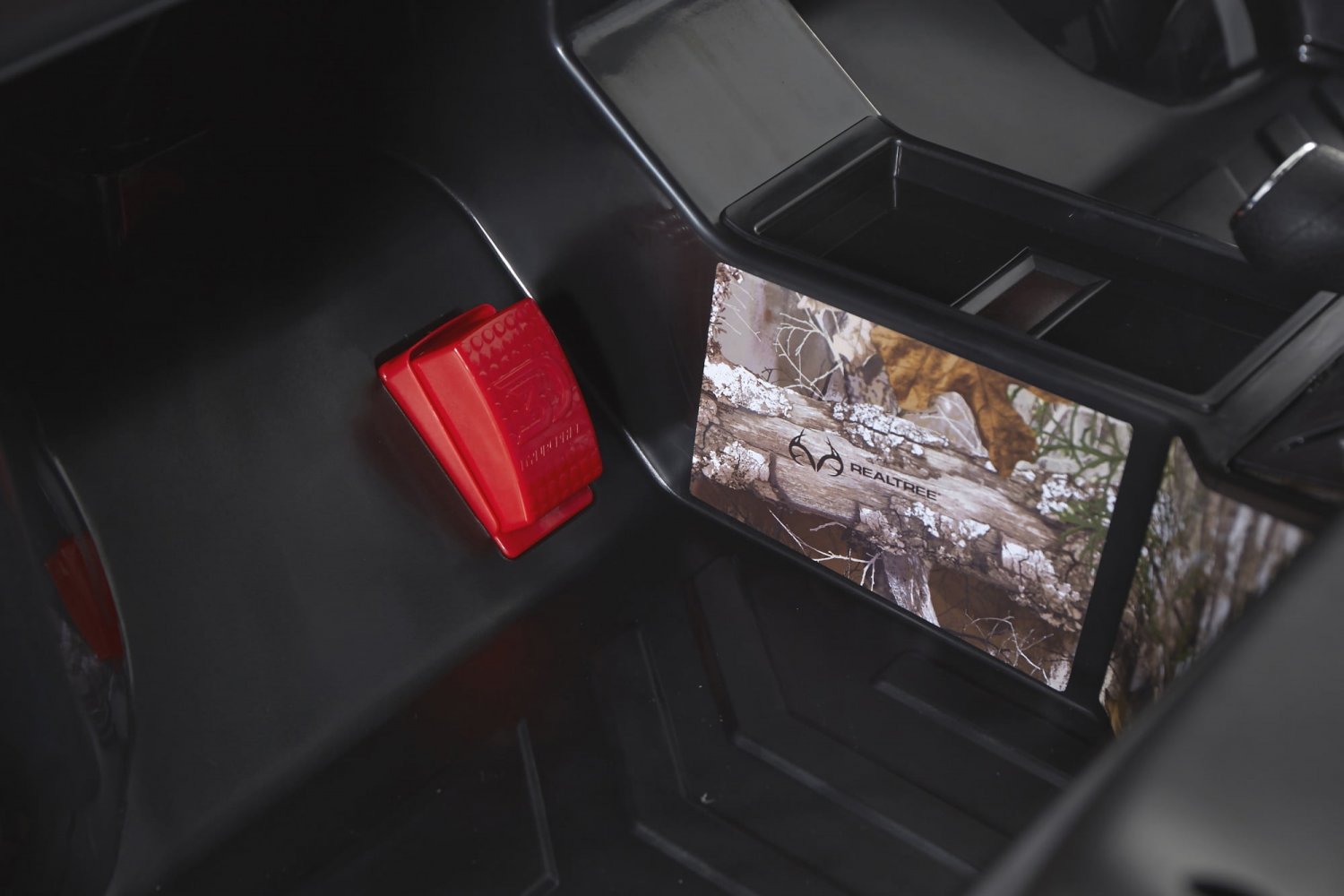 Dynacraft Realtree 24 Volt UTV Powered Ride-On with Custom Realtree ...