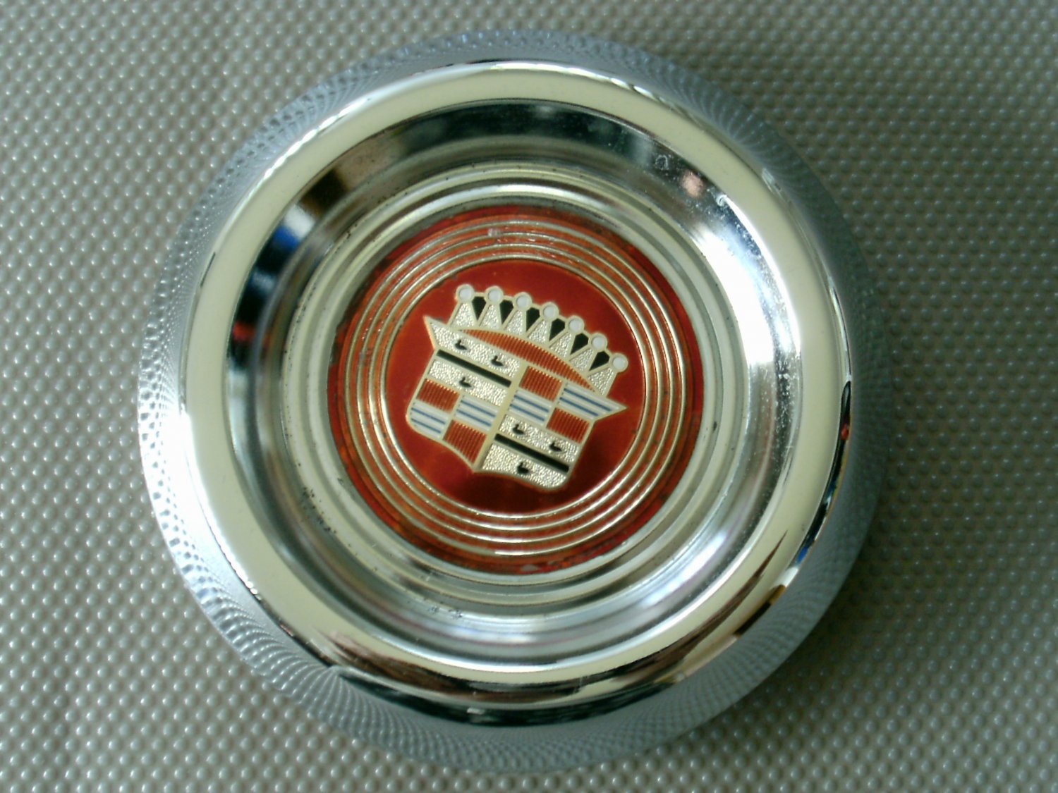 Cadillac wheel hubcap center cap with emblem ornament