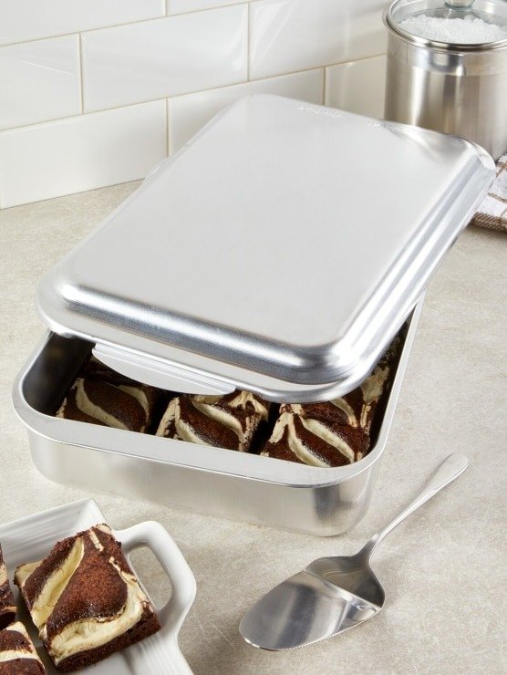 Classic 9 Inch X 13 Inch Covered Aluminum Baking Pan