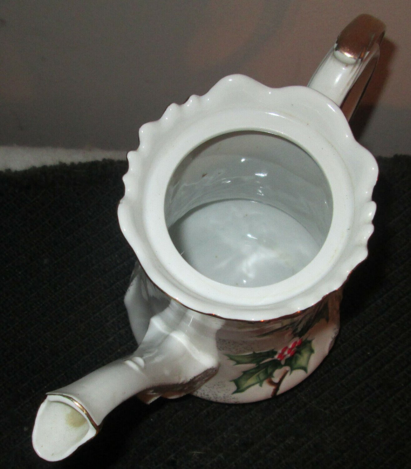 VINTAGE LEFTON WHITE HOLLY BERRY TEA POT / COFFEE NE1964