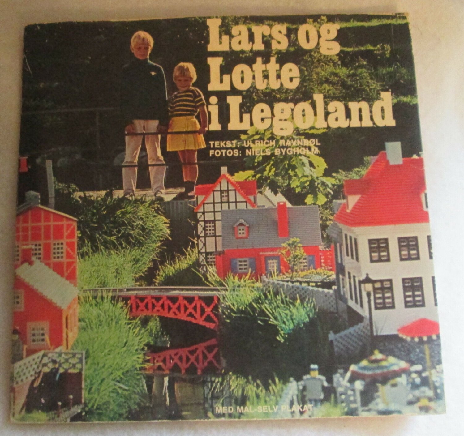LARS OG LOTTE I LEGOLAND Legoland Book ONLY IN DANISH