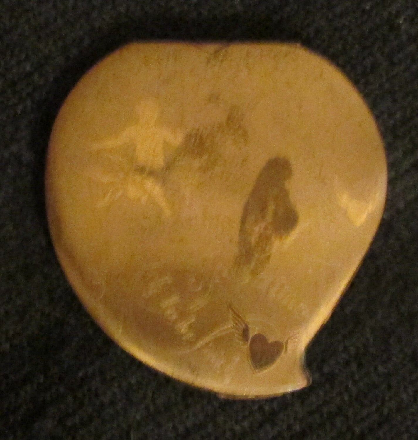 Vintage ELGIN AMERICAN I LOVE YOU HEART Compact CUPID & Flying Hearts