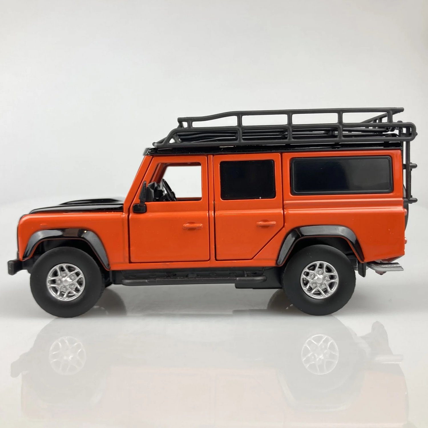 1:32 Scale 2012 Land Rover Defender 110 ORV Car orange Color Diecast Model