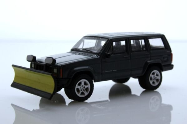 Diecast 2000 Jeep Cherokee Sport With Snow Plow Suv 4X4 Off Road 1:64 Scale