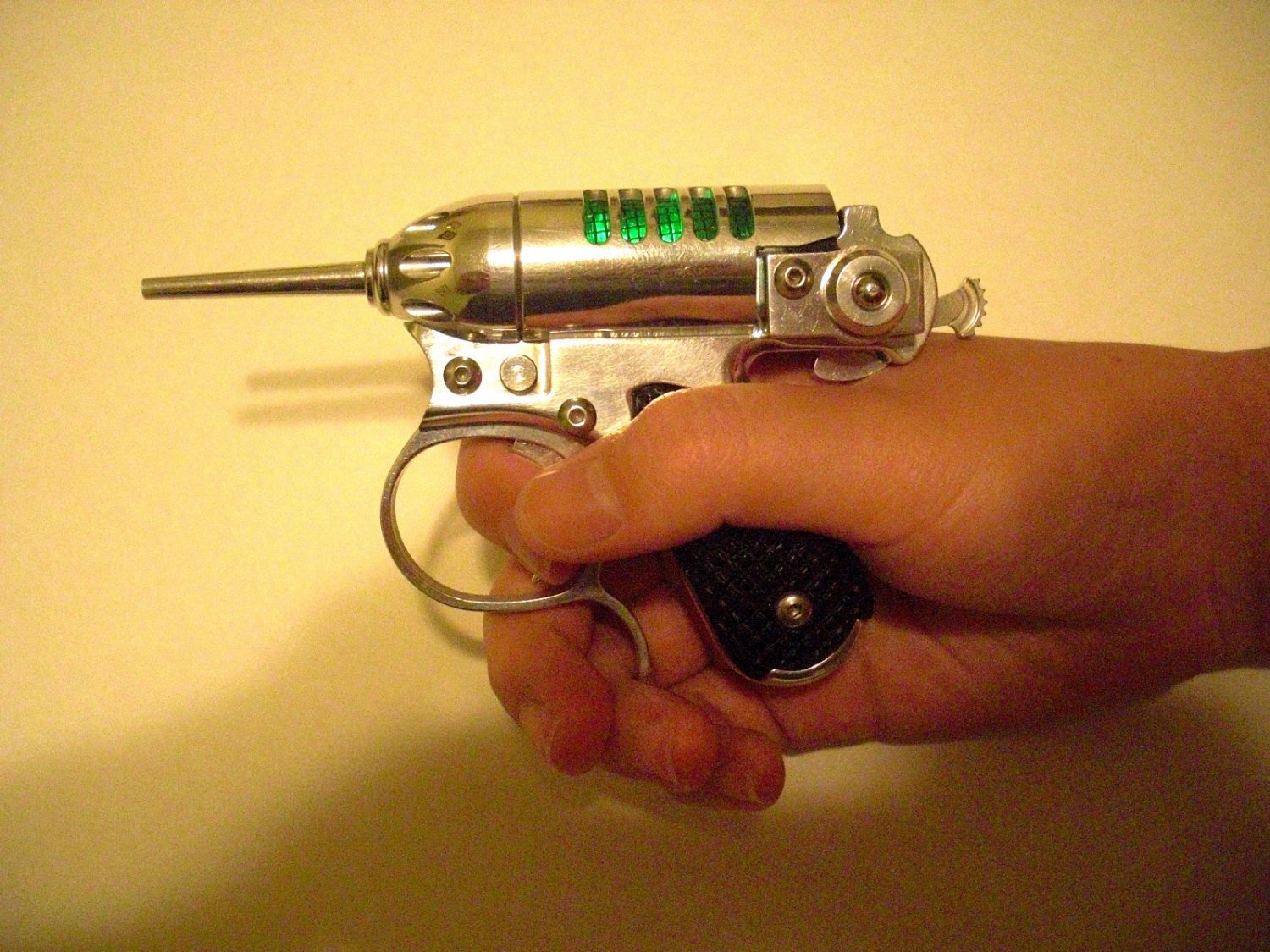 SOLD OUT MiB Noisy Cricket Gun Men in Black Replica from Unobtainium