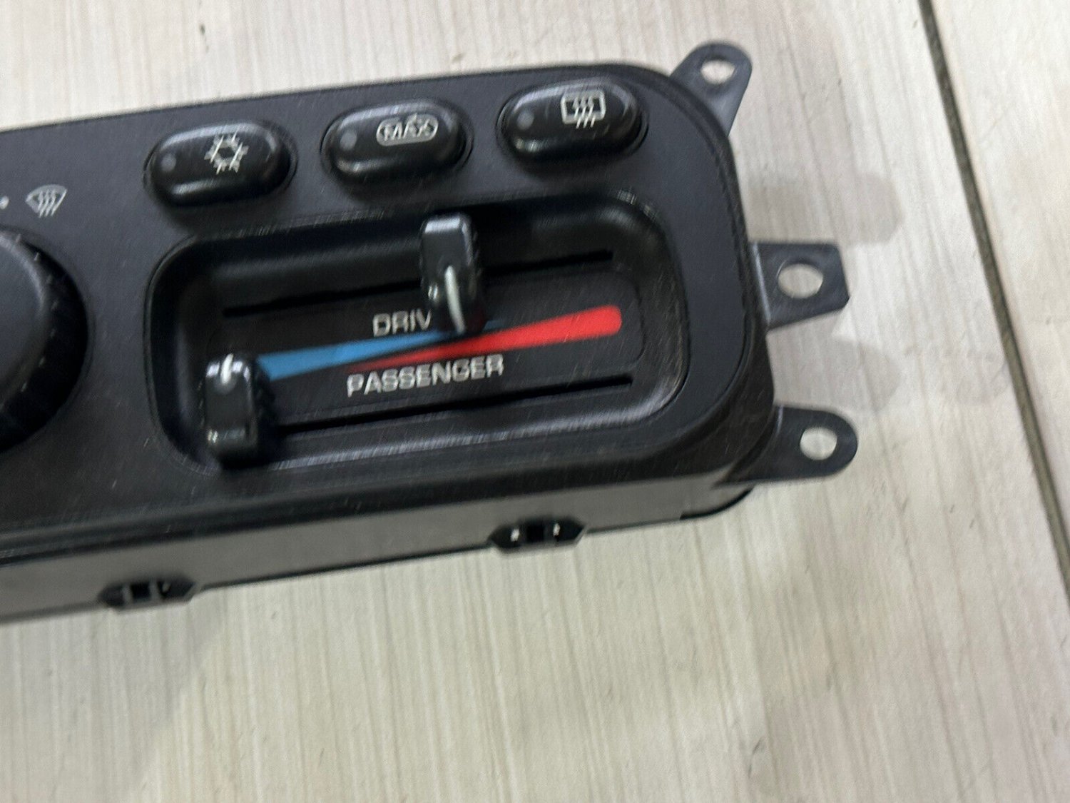 Valve Cover Breather Crankcase With Connector 4935079 4935078 3964093