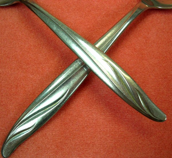 INTERNATIONAL DIGNITY SOUP & TEA SPOONS SILCO STAINLESS FLATWARE SILVERWARE