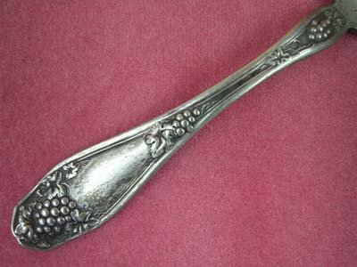 INTERNATIONAL RC Co ISABELLA GRAPE 1913 TEASPOON SILVERPLATE FLATWARE ...