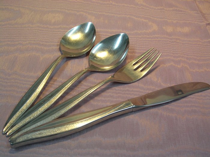 ONEIDA TEXTURA 5pc ONEIDACRAFT DELUXE STAINLESS FLATWARE SILVERWARE