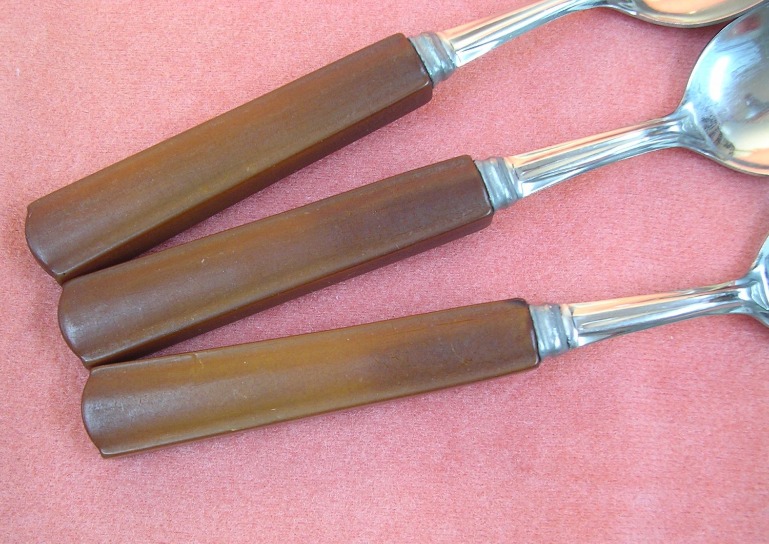 HULL unknown pattern BROWN WOOD 3 TEASPOONS STAINLESS FLATWARE SILVERWARE