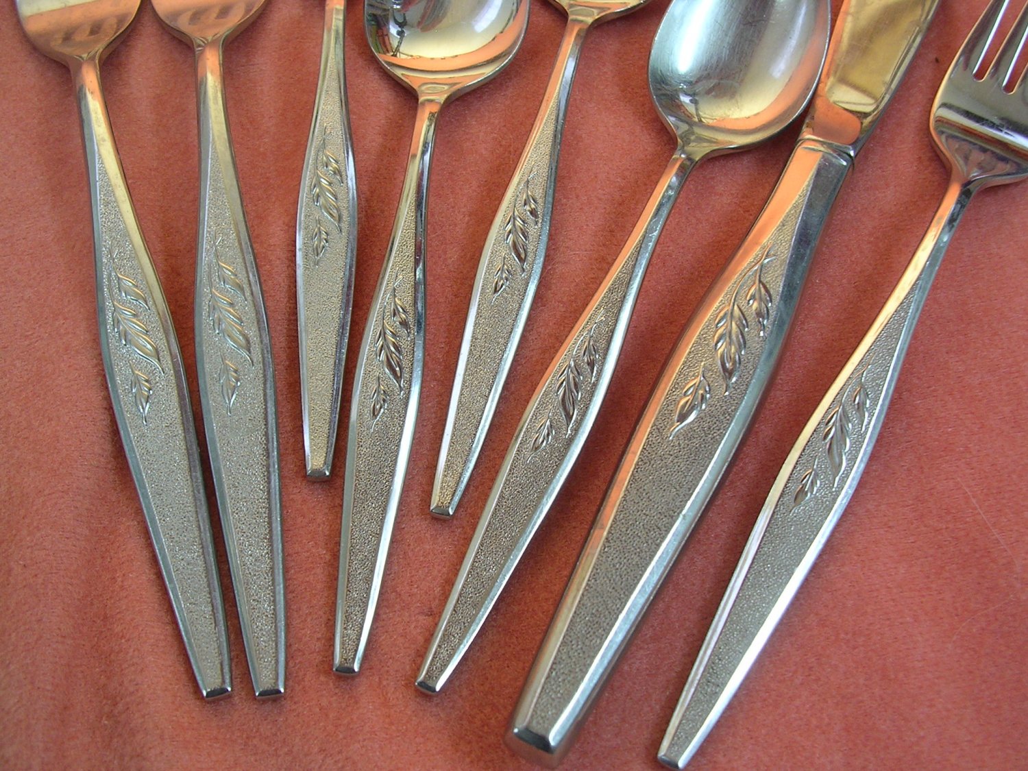 ONEIDA WOODMERE COMMUNITY 8pc STAINLESS FLATWARE SILVERWARE