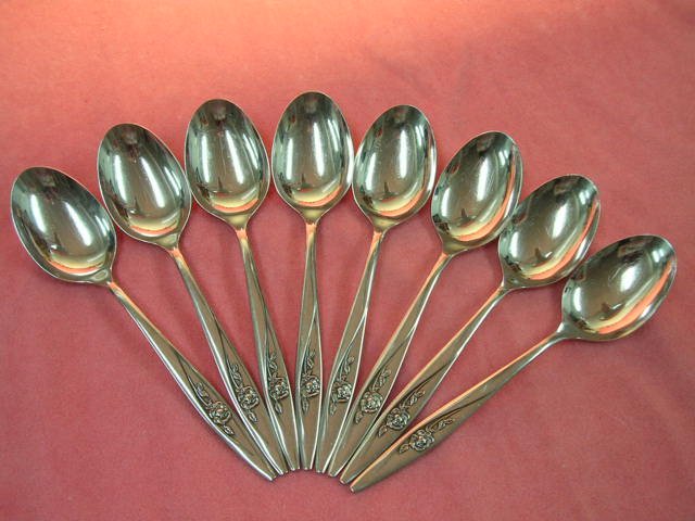 ONEIDA LASTING ROSE 8 PLACE SPOONS DELUXE STAINLESS FLATWARE SILVERWARE
