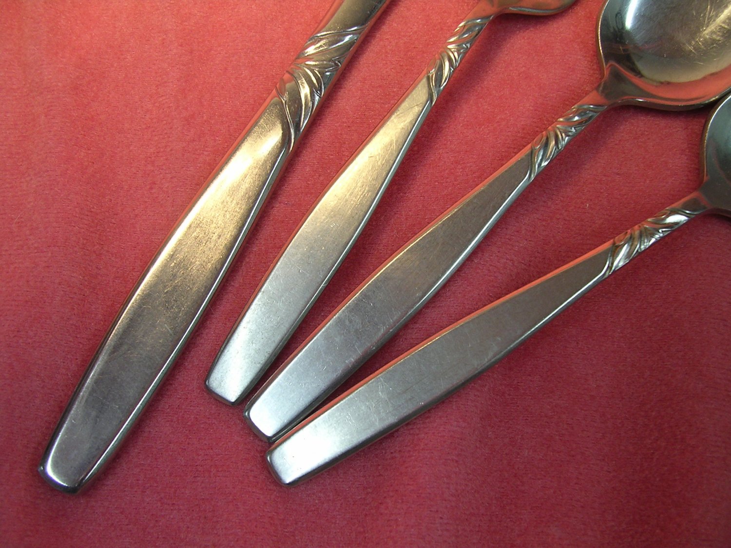 INTERNATIONAL SWIRL 4pc SUPREME STAINLESS FLATWARE SILVERWARE
