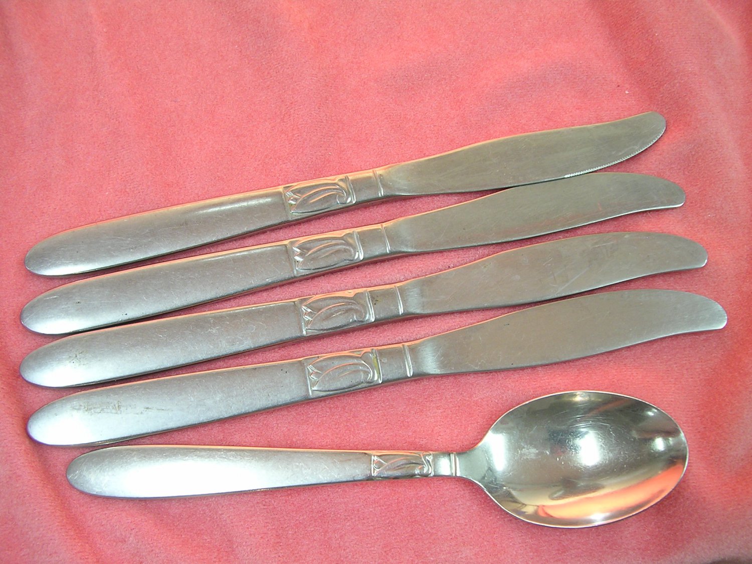 INTERNATIONAL CREATION 1 PLACE SPOON & 4 KNIVES STAINLESS FLATWARE ...
