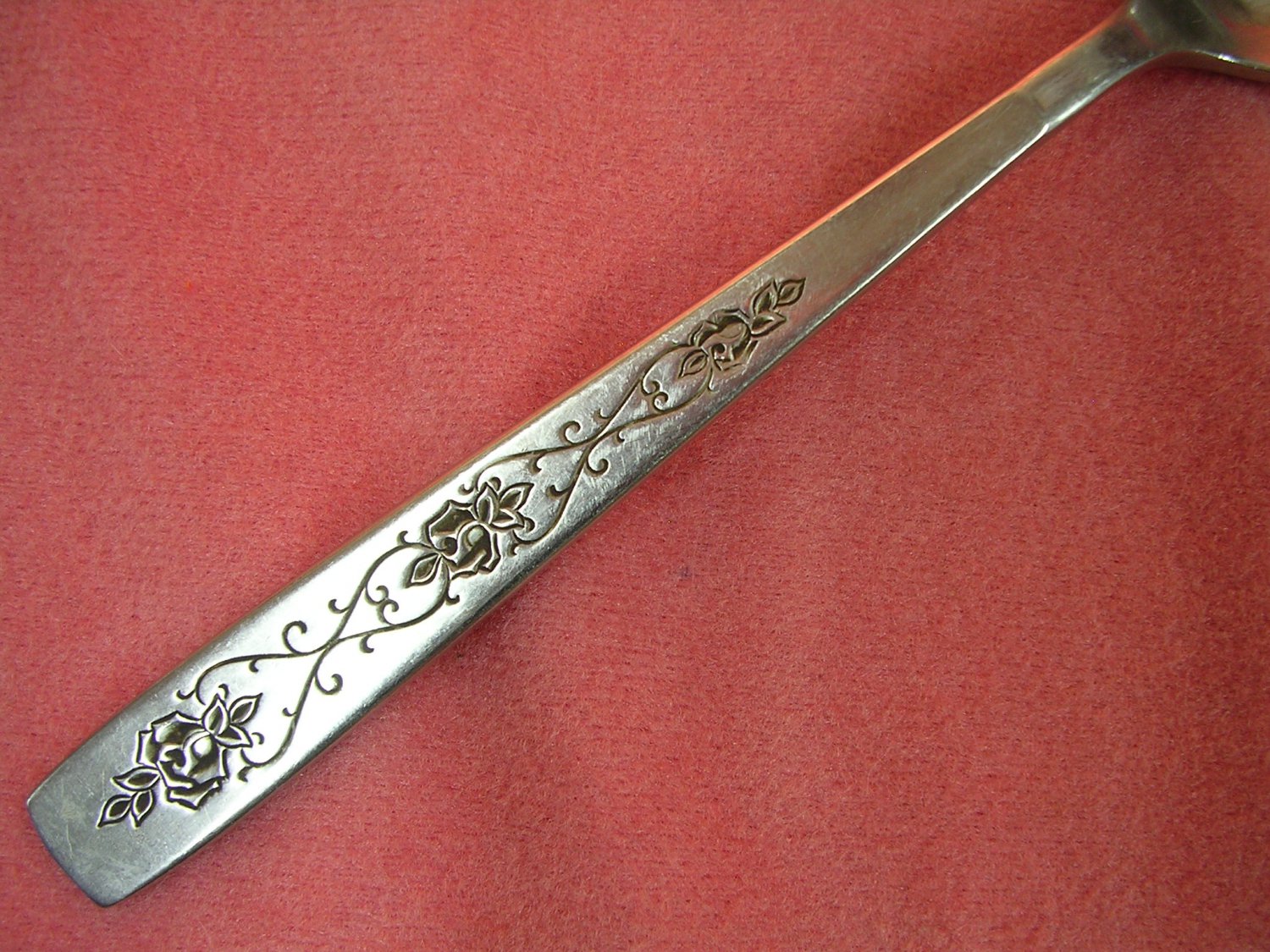 INTERNATIONAL SPANISH ROSE TEASPOON INSICO STAINLESS FLATWARE SILVERWARE