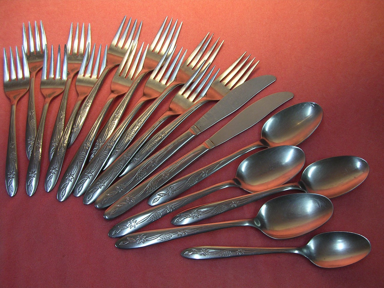 INTERNATIONAL 19pc SUPERIOR STAINLESS FLATWARE SILVERWARE