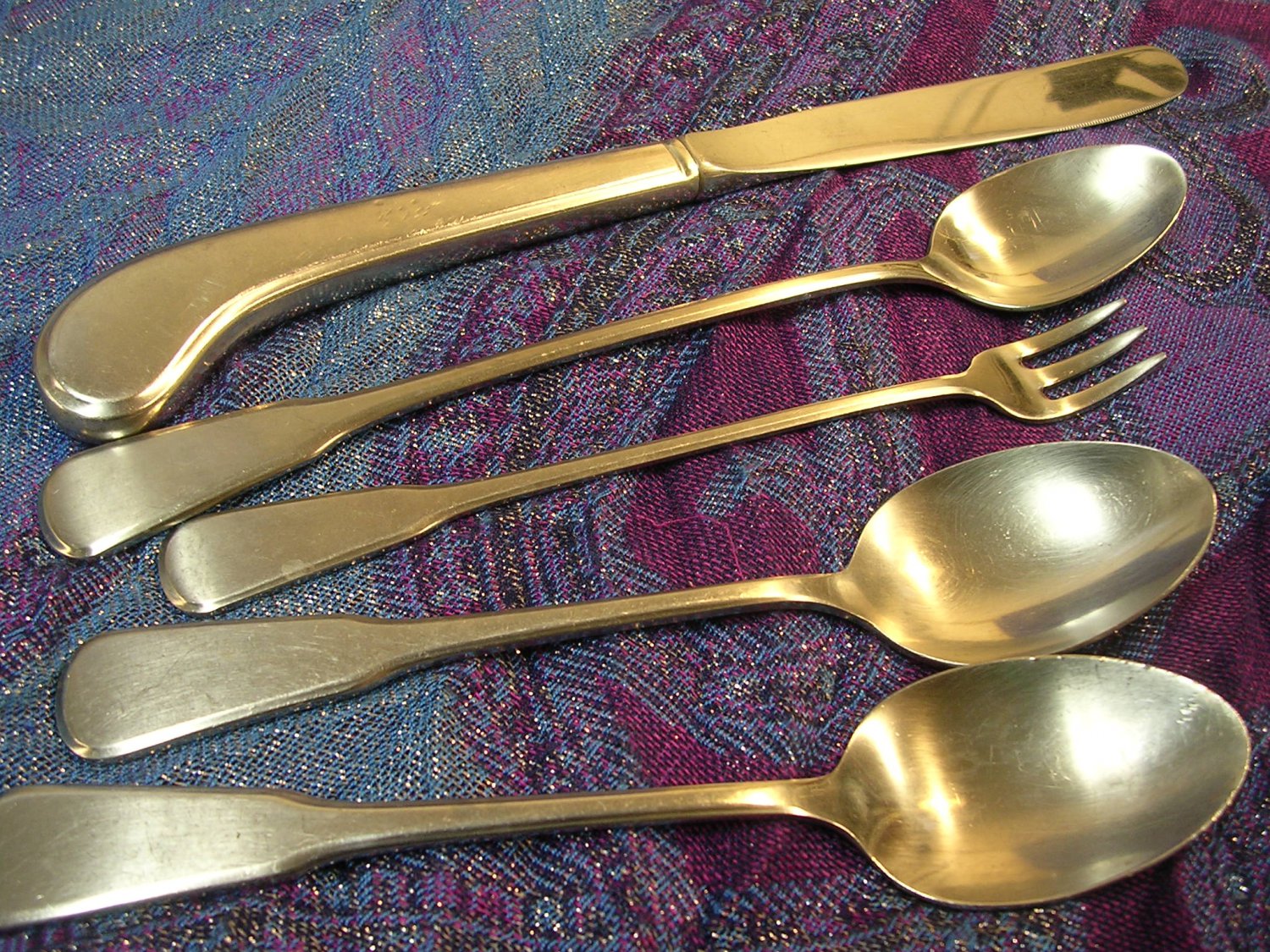 Oneida Independence 5 Spoons Fork Knife Deluxe Stainless Flatware