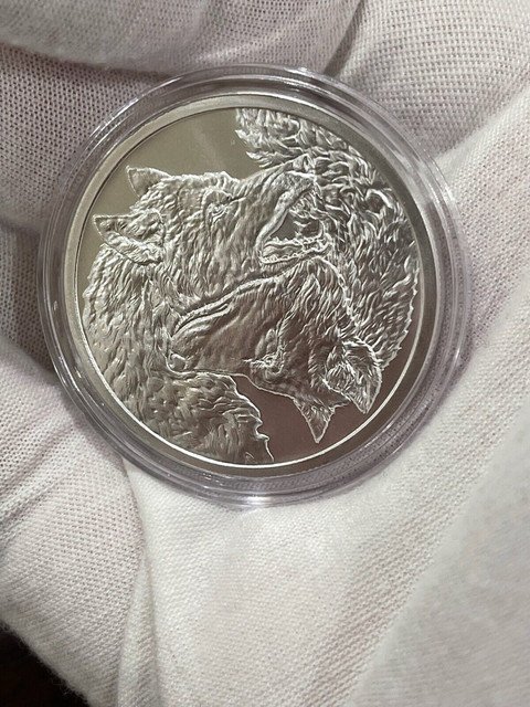2023 1 oz .999 FINE Silver Shield Two Wolves ROUND IN A CAPSULE 1 US Coin