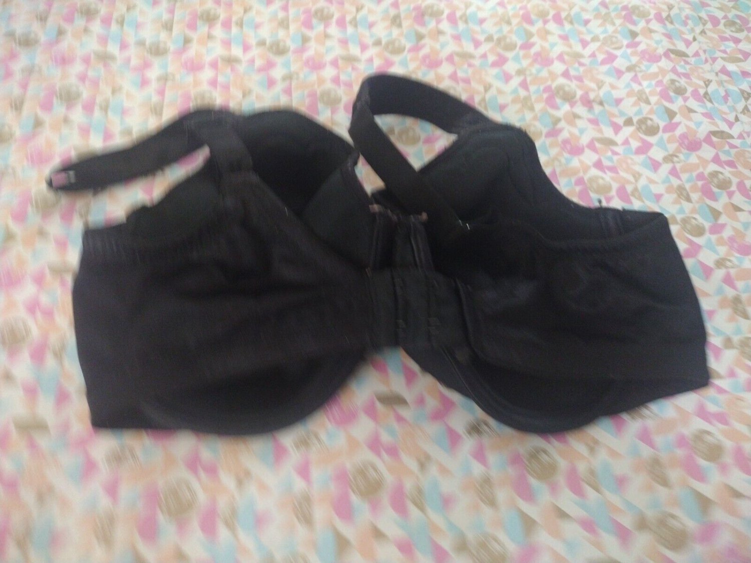 Women's Bra Black Vanity Fair Brand Size 34DD Underwire.